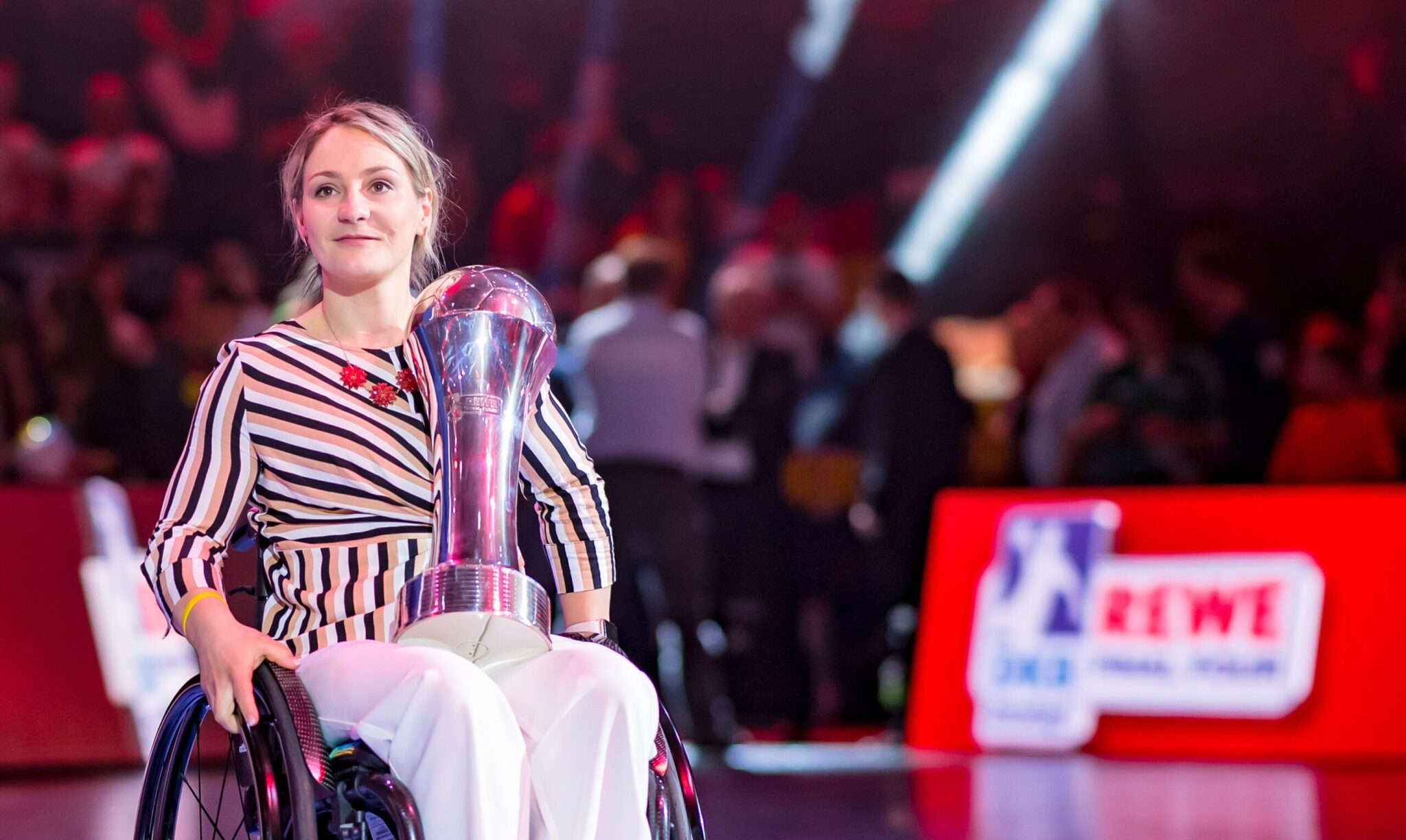 Wings for Life World Run: Botschafterin Kristina Vogel zu Gast beim Wetzlar-Heimspiel - THW Handball