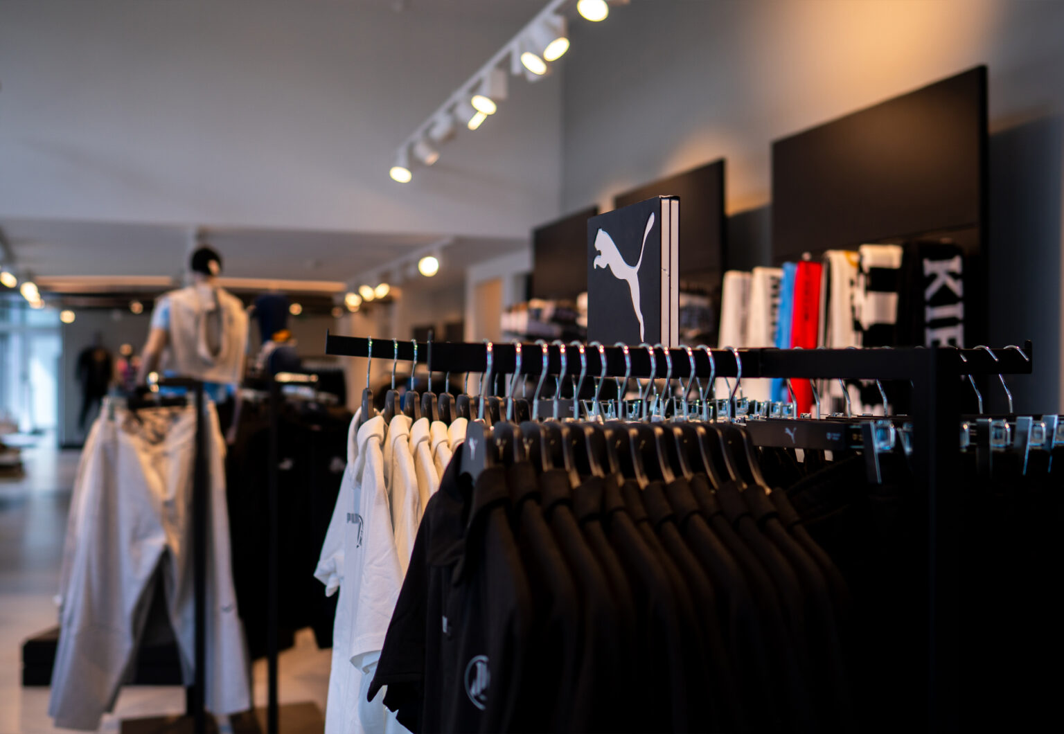 Neuer Look und neue Kollektionen: THW-FANWELT öffnet wieder am Montag - THW Handball