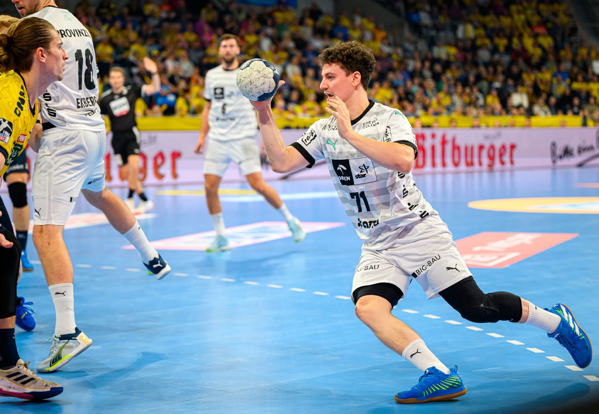 THW Kiel gewinnt mit einer überragenden Abwehr deutlich bei den Rhein ...