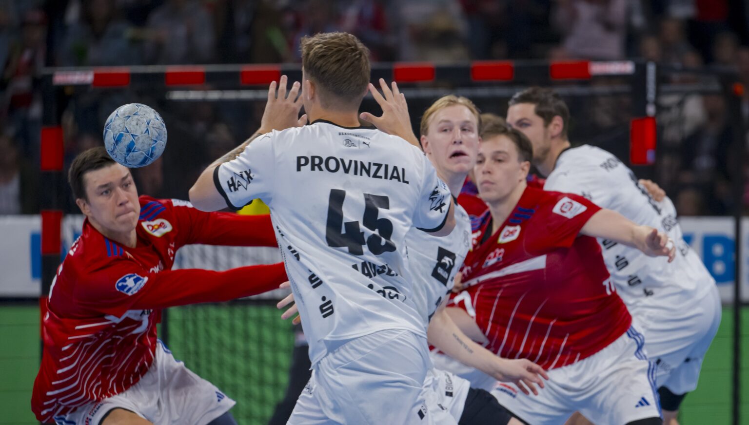 Überragender Kapitän Duvnjak führt THW Kiel zum souveränen Liga-Sieg in ...